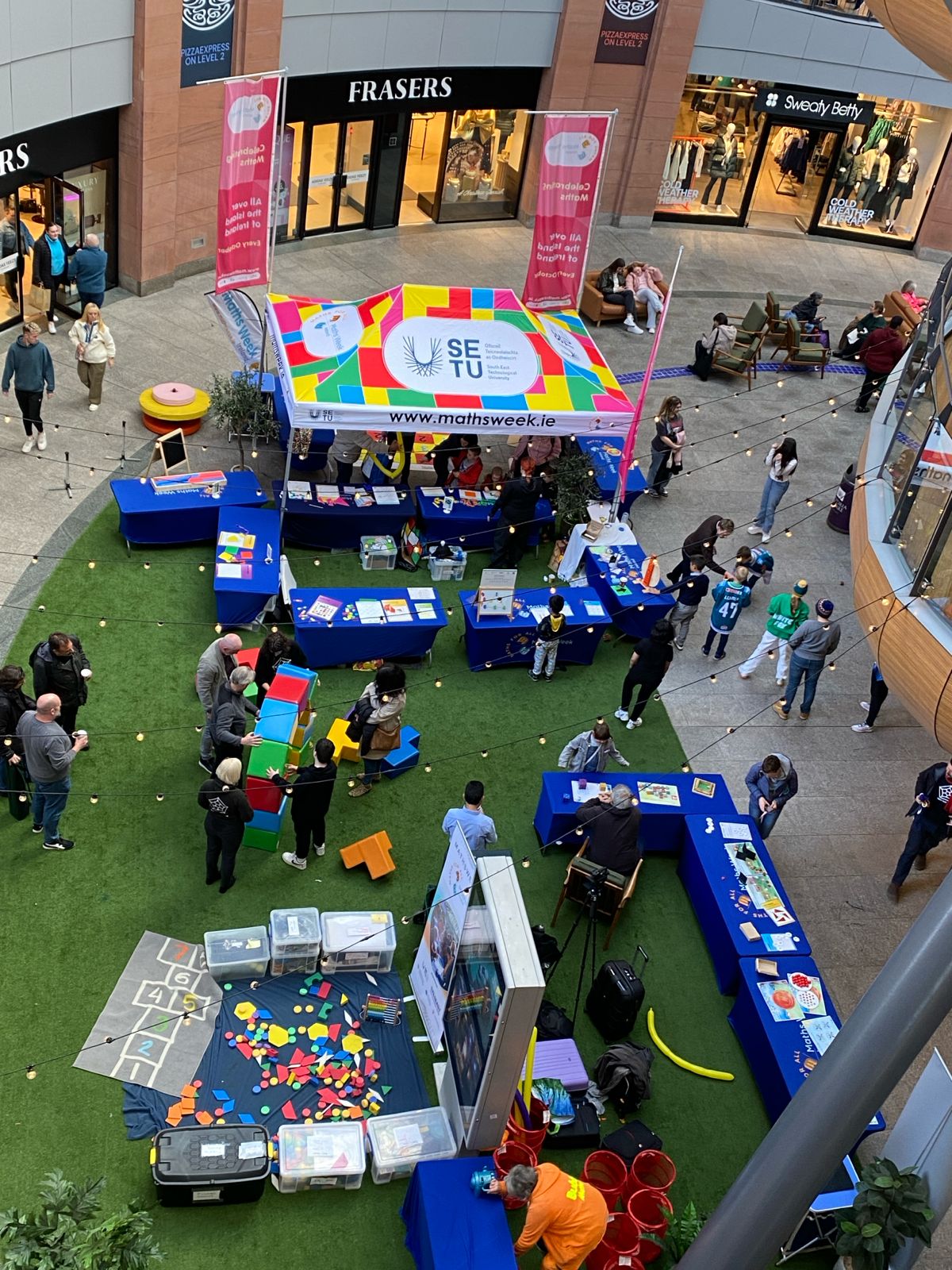 Maths in the city - Belfast - 2024 gallery – MATHS WEEK IRELAND