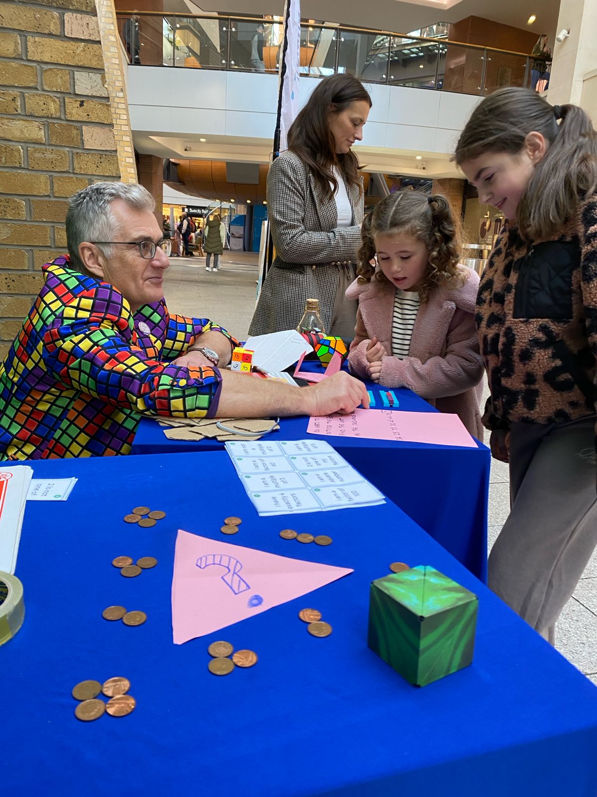 Maths in the city - Belfast - 2024 gallery – MATHS WEEK IRELAND